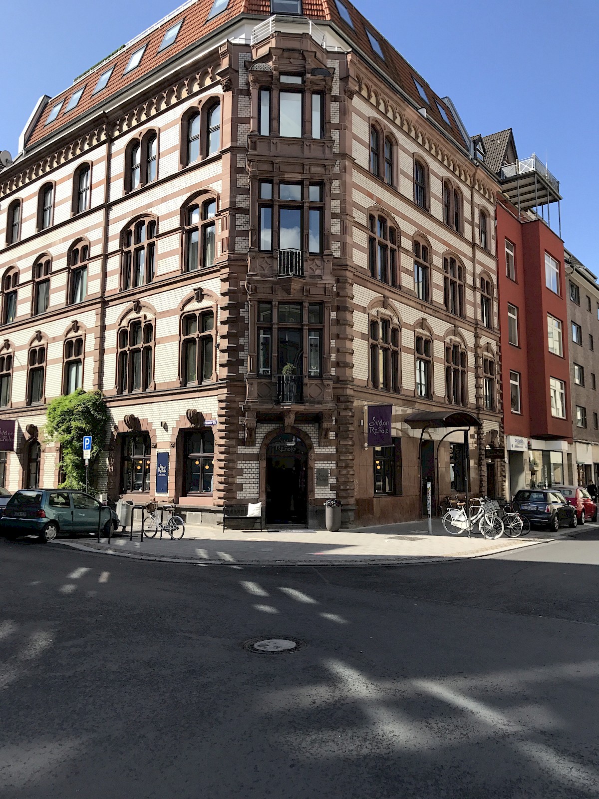 Simon und Renoldi — Fashion Store im Belgischen Viertel in Köln